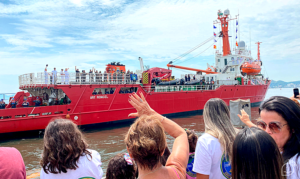NAVEGAÇÃO EM FOCO - Navios da Marinha do Brasil partem rumo à Antártica ...