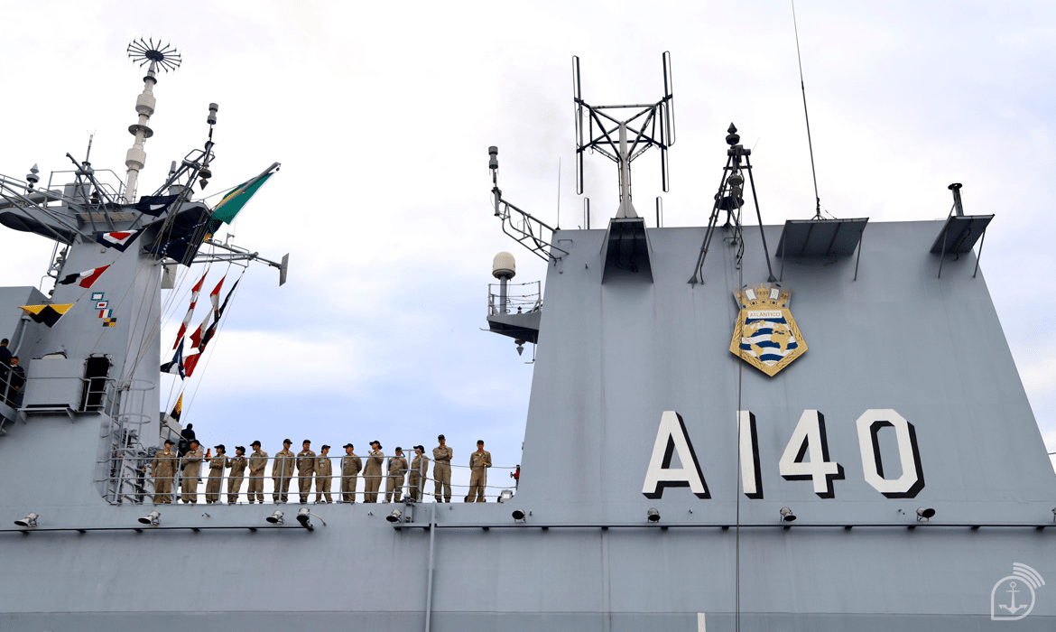 CONVÉS PRINCIPAL - Alunos da EFOMM-CIAGA embarcam no Navio Capitânia da Esquadra Brasileira ...