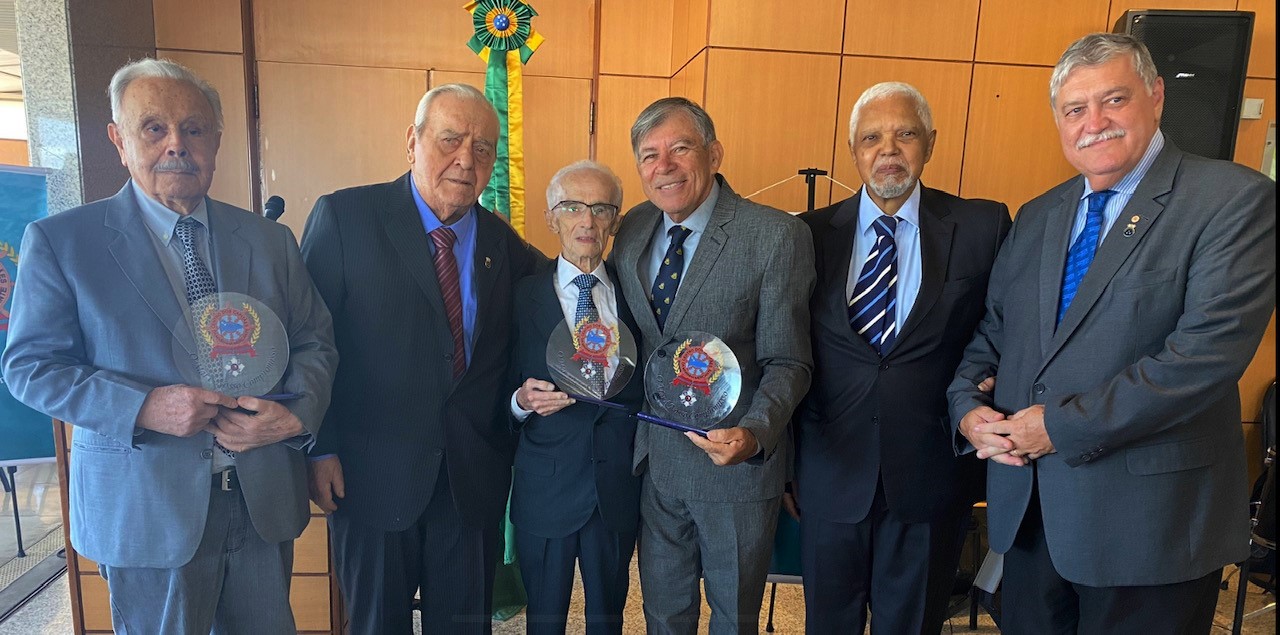 CONVÉS PRINCIPAL - Comandantes da Marinha Mercante são homenageados ...